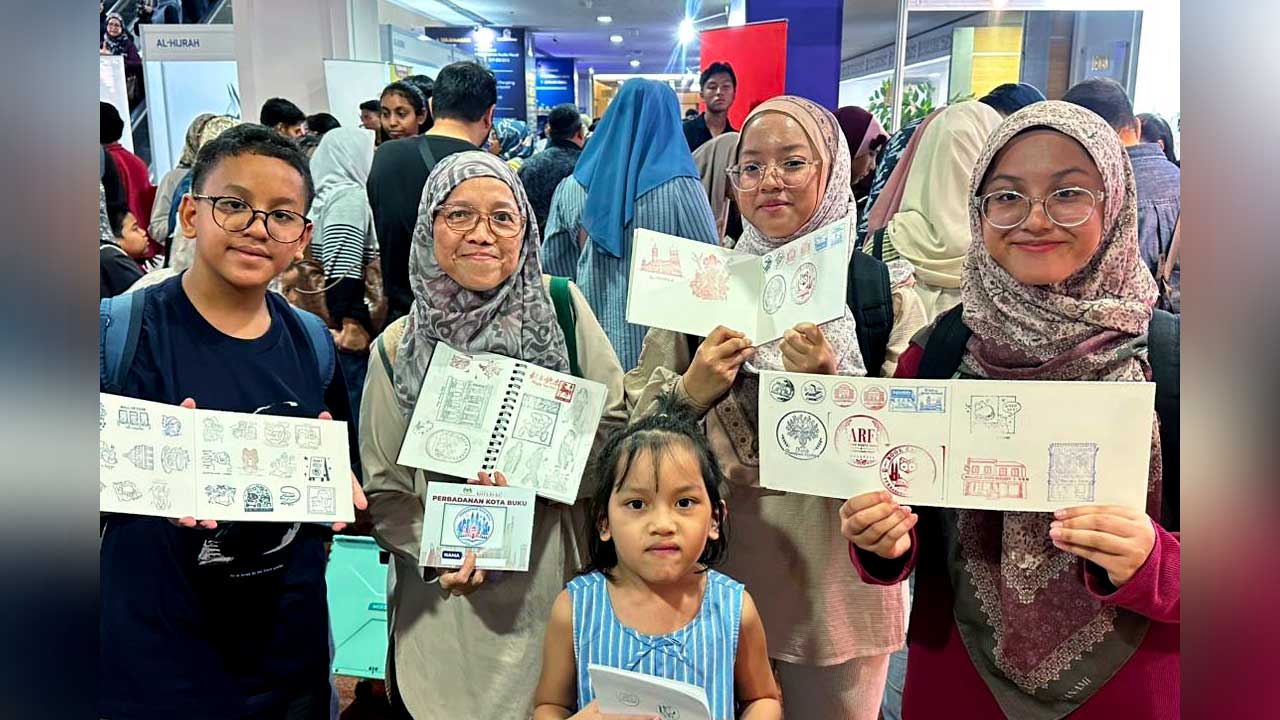 Trend kumpul cap tarik minat pengunjung pelbagai generasi ke PBAKL 2026 ...